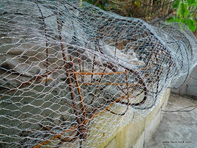 Etape 2 : Mur Végétal : mise en place de la structure métallique mur ...